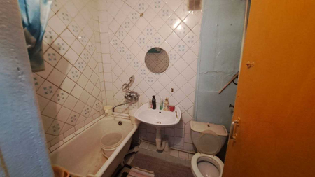 СВОЯ!! 2 комнатная на 1 этаже. Юнусабад, Чинобад.