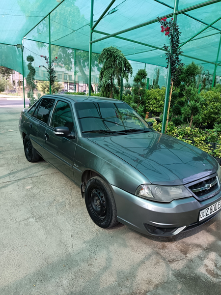 Neksiya 2 sotiladi, 6000$ 2015 yil 165.000 yurgan,