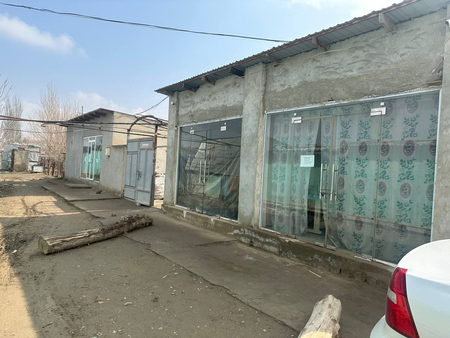 8 sotix hovli, Navoiy shahar baraxolka bozor yonida,