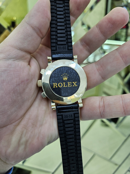 Продам Золотые часы Rolex Daytona, золото 585 пробы, с бриллиантами.