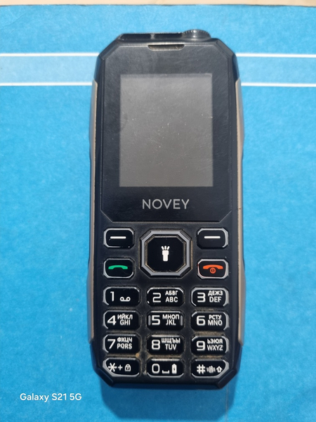 Telefon Novey t100 sotiladi
