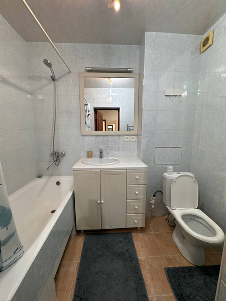 Продается 3в4/4/4 квартира. Мирзо-Улугбекский район.