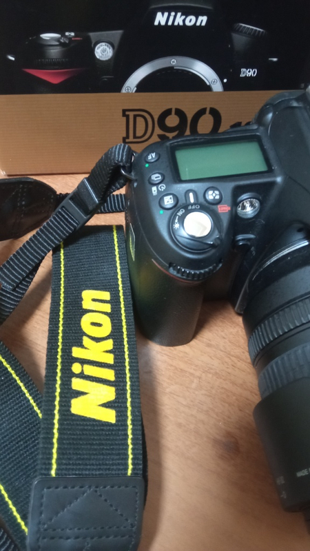 Nikon D90 sotiladi