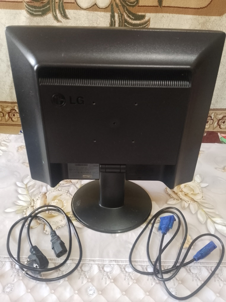 Монитор LG flatron L1734S.