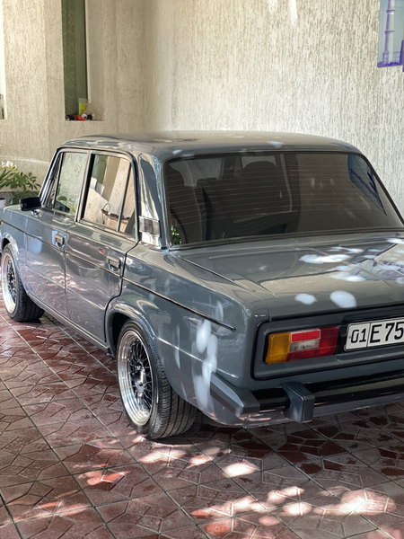 Vaz 2106 shaharda bitta bogani sotladi