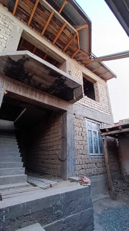 Samarqand shahrida yer narxida remontsiz hovli sotiladi
