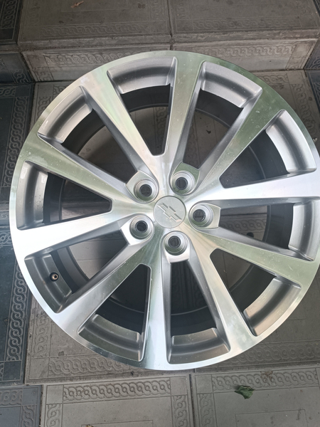 Malibu 1 R 20 diska 5/120 xolati ideal svarka joylari umuman yoq ideal