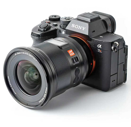 Viltrox Sony E – AF 16mm F1.8 FE с ЖК-дисплеем