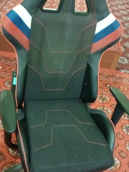Gamer kreslo sotiladi