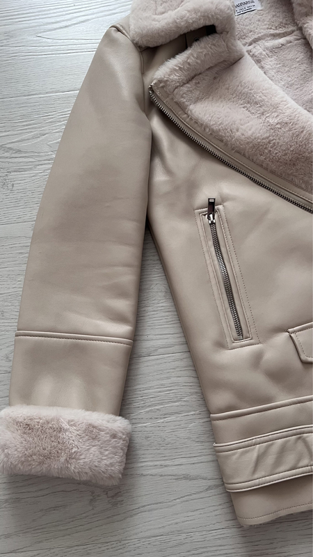 Продам дублёнку авиатор от Stradivarius