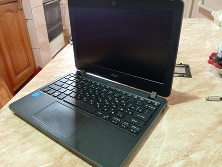 Acer travelmate b117 n16q9