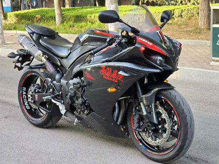 Yamaha R1 Zakazga keladi