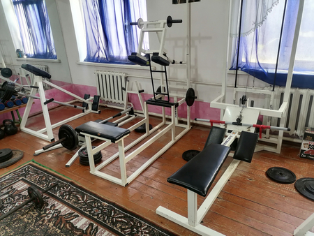 Trinajorniy zal jizohzlari sotiladi