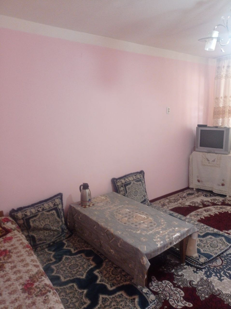 Яшнабадский р-н. Панельный. 2-х комн. 2-й этаж. 47м².
