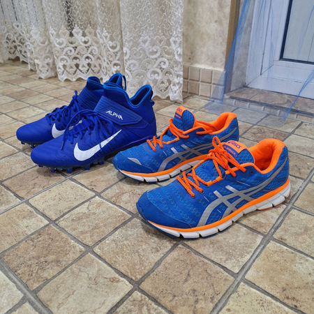 Спортивные кроссы , бутсы