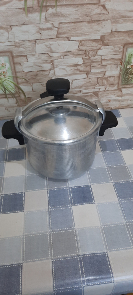 Продаётся скороварка 6 л.