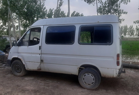 Ford 1991 yil xolati yaxshi salyarka mator