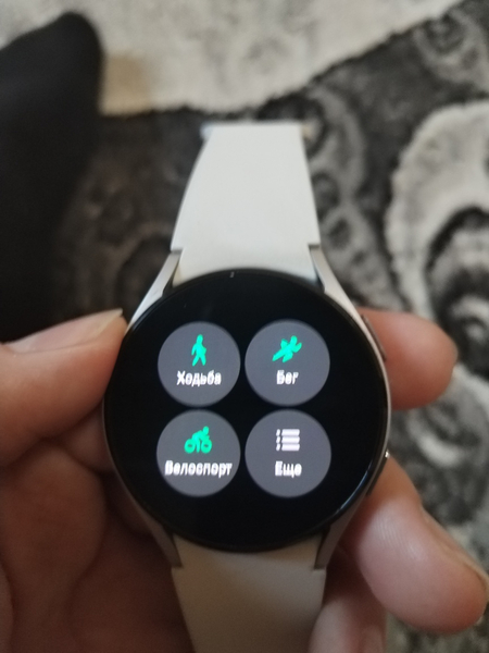 Продаются часы Samsung Galaxy Watch 4