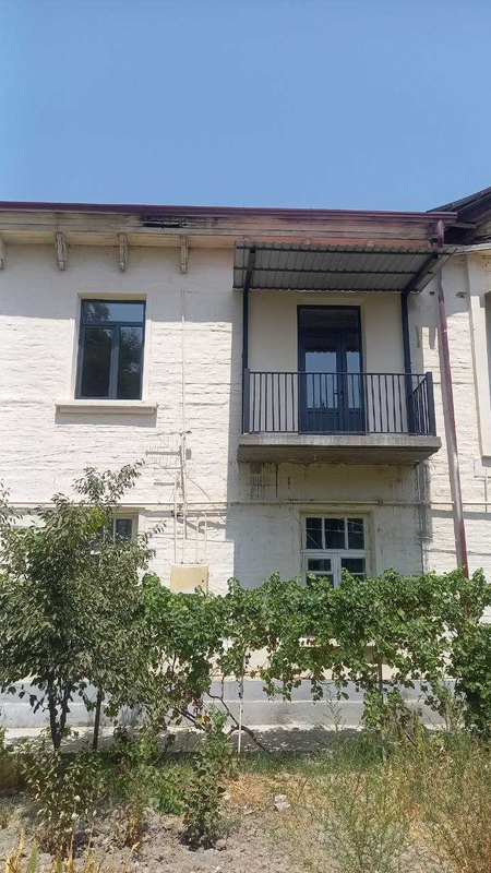 Продаётся квартира с евроремонтом в М.Улугбекском районе центре Учхоза