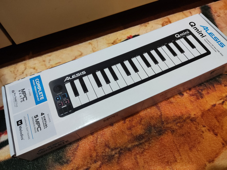 Alesis QMINI миди клавиатура