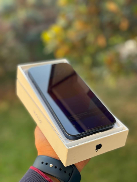 iPhone 15 Pro 256 simkartali