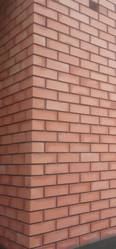 Делаю кладку балкона облицовочным и простым кирпичом.