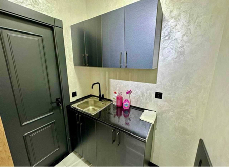 Продаётся евро офис с готовым арендотором вдоль дороги ор-р Parisien
