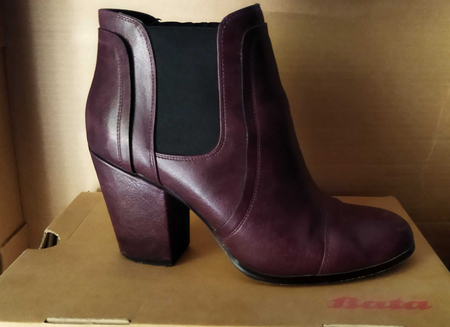 полусапожки коженые 38 раз. Испания BATA!