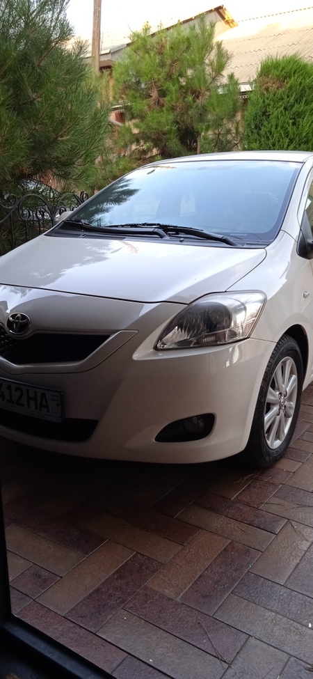 Продам Toyota Yaris 2008 года 1.5 пр 122.000т
