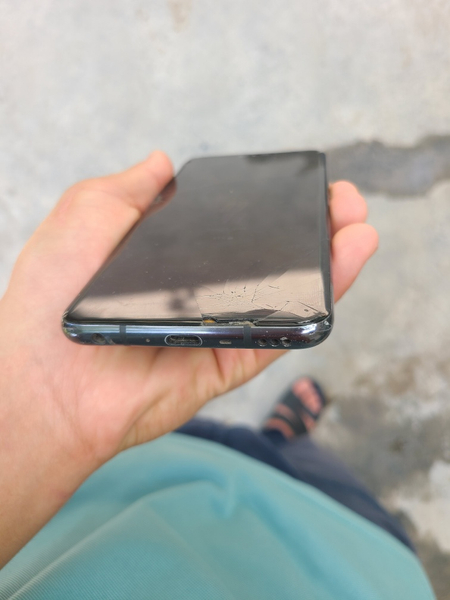 Tel nomi: LG V50 ThinQ
Xotira: 6GB / 128 GB
Protsessor: Snapdragon 855