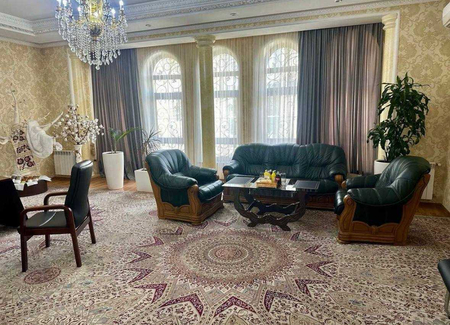 Сдается дом в Яккасарайском районе (  Grand Mir hote )  можно под офис
