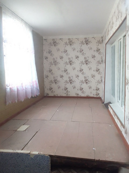 3 xonali kv sotiladi , 20 - maktab yonida 3-etaj, 19-дом.