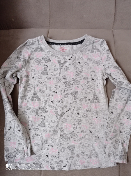 Кофточки для девочки 8  - 9 лет.Трикотажные.25000 каждая.