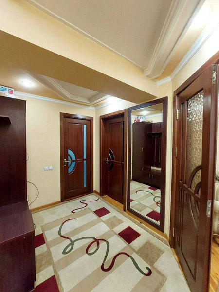 Сдается в аренду 2 комнатная квартира метро Ойбек 80 м.кв.