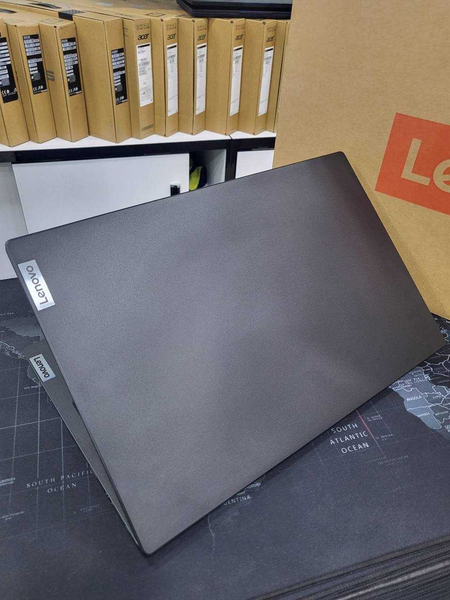 Lenovo V15 AMD Athlon Silver 7120U/8GB LPDDR5/256GB/SSD15.6