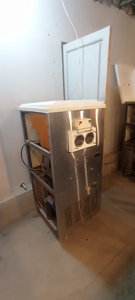 Freezer sotiladi garrantiya bor