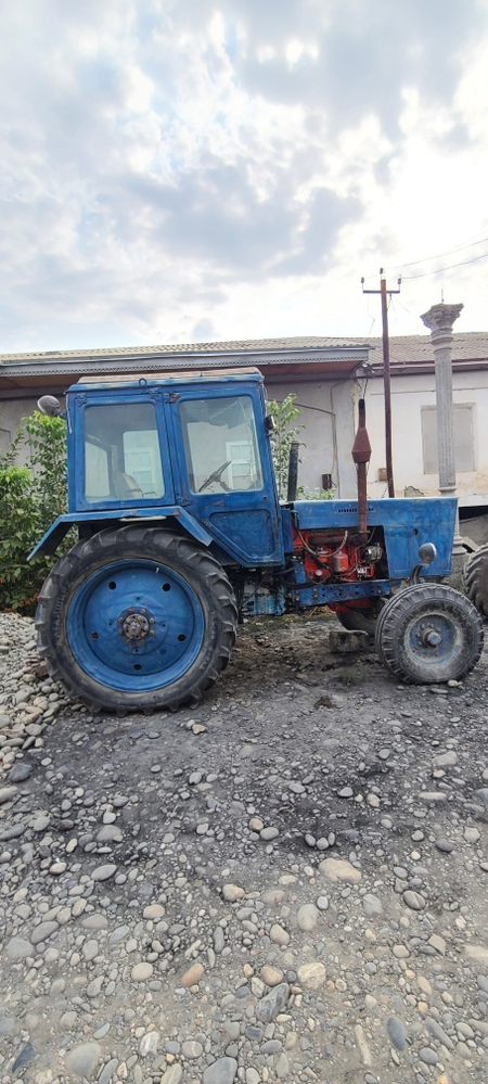 Traktor sotiladi