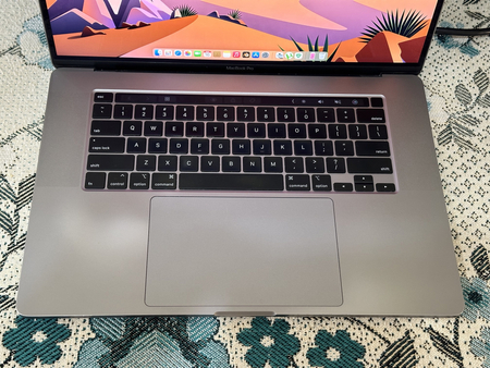 Apple Macbook Pro 2019 inch 16 1tb SSD RAM 16 Gb