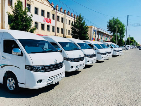 Ekonom klass Mikroavtobus xizmatlari. O'zbekiston bo'ylab sayohat qil.