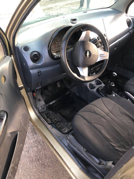 Matiz sotiladi 2009 yil xolati yaxshi yurib turgan moshina
