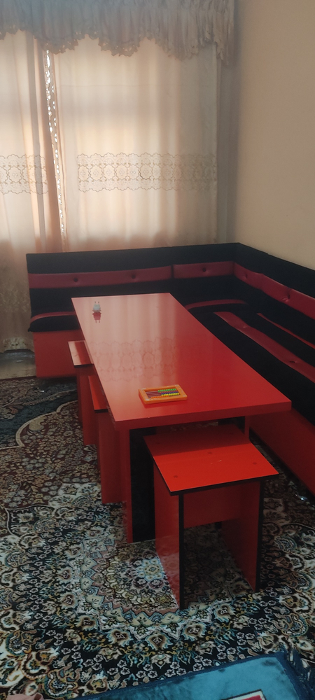 Ugolok tez va arzon sotiladi