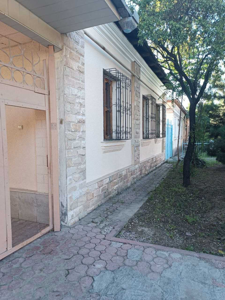 Просторный кирпичный дом в Мирабаде на 3.6 сотках с баней и огородом