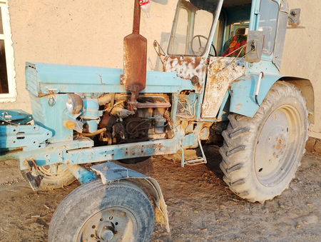 Traktor t 28 polovos