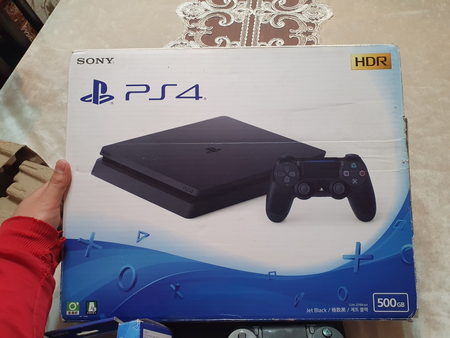 Playstation 4 + orginal djostik