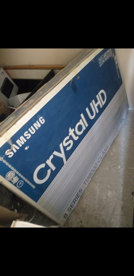 TV satladi 49 lik  smart emes  ush shtuk bar  arginal samsung