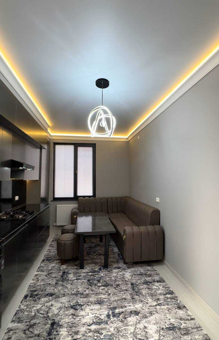 3 xonali 5 qavatli domning 6-qavati liftli dom.  100m2
Adres: minor