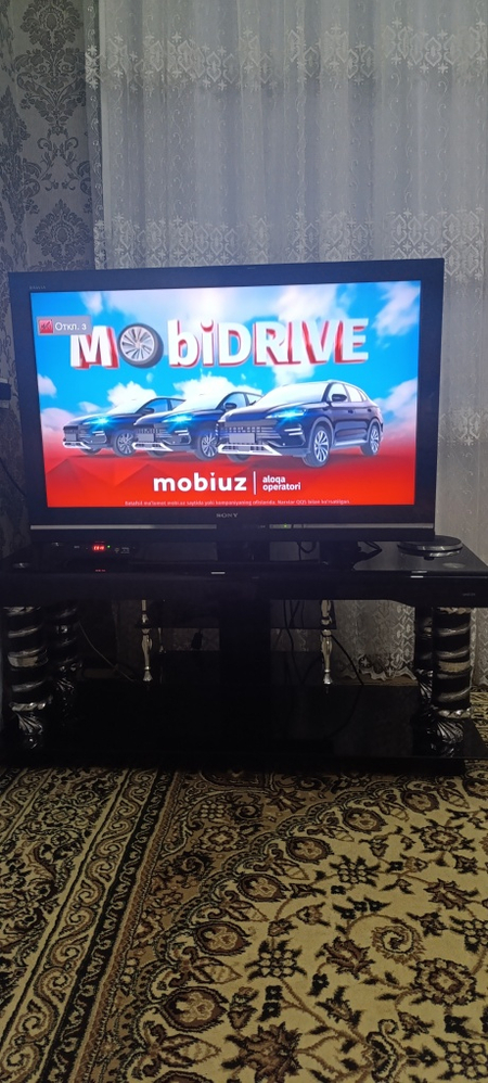 Televizor Sony Bravia + oynali podstavka