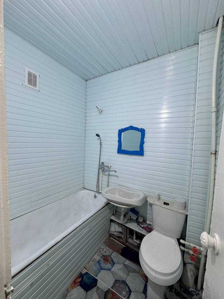 2 xonali 1-qavat  4 qavatli  ponelniy dom 56m²