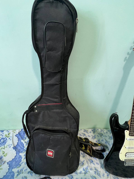 Gitara Fender elektronniy