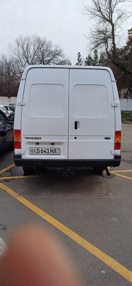 Ford avtomobili sotiladi
